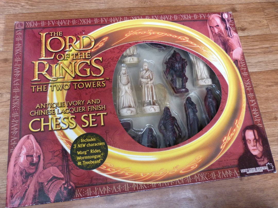 Vintage Lord of the Rings Chess Set With Folding Board Complete With 32 ...