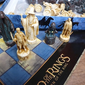 Vintage Lord of the Rings Chess Set With Folding Board Complete With 32 ...