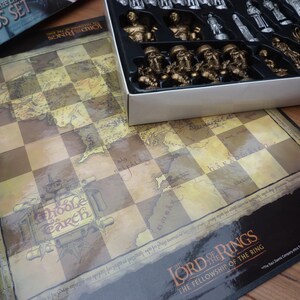 Vintage Lord of the Rings Chess Set With Folding Board Complete With 32 ...