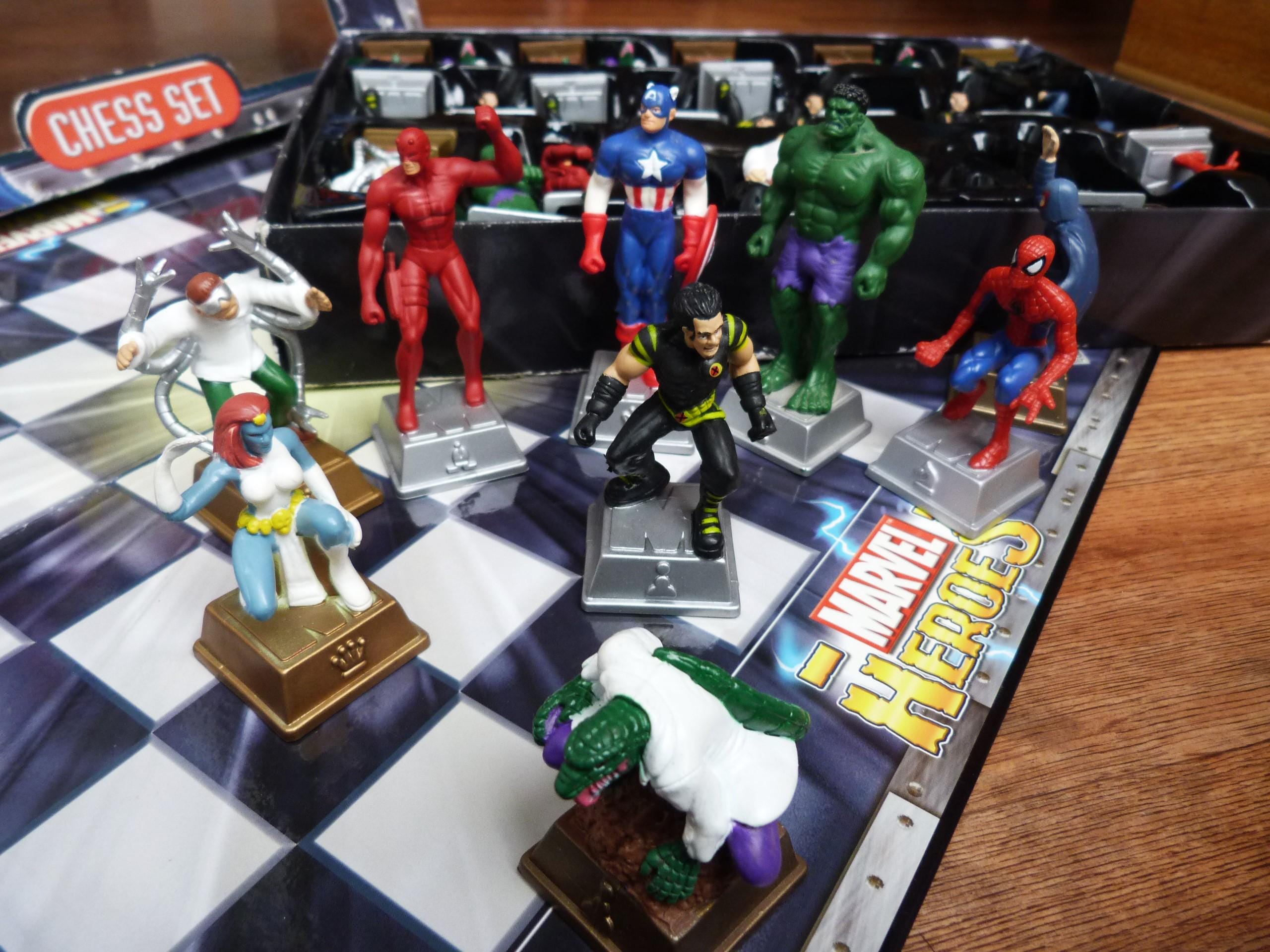 Vintage Marvel Heroes Chess Set With Folding Board Complete Vintage Marvel Heroes Chess Set With Folding Board Complete