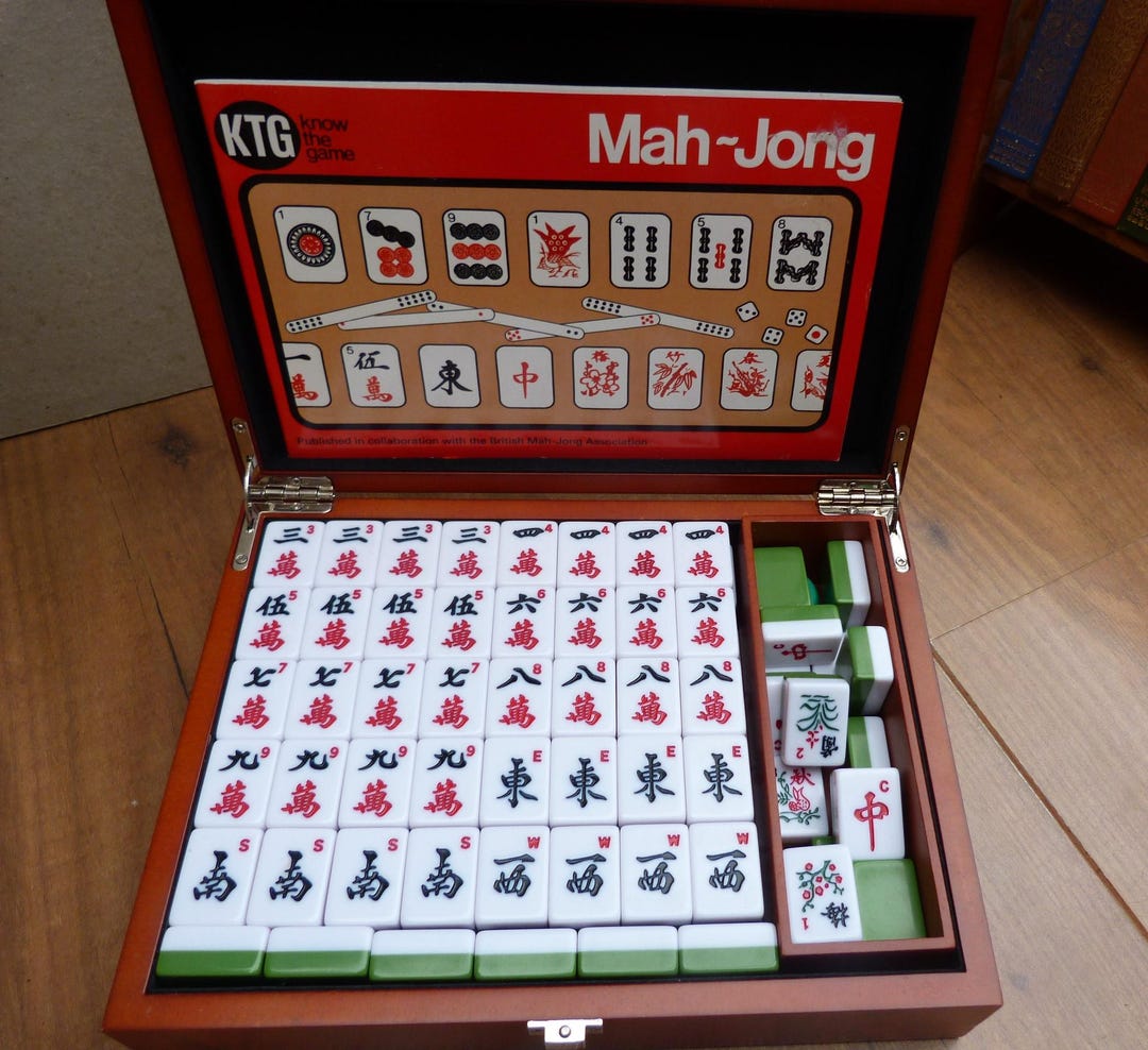 Vintage Mahjong Set in Wooden Carry Case Complete With 148 Pieces, Dice ...