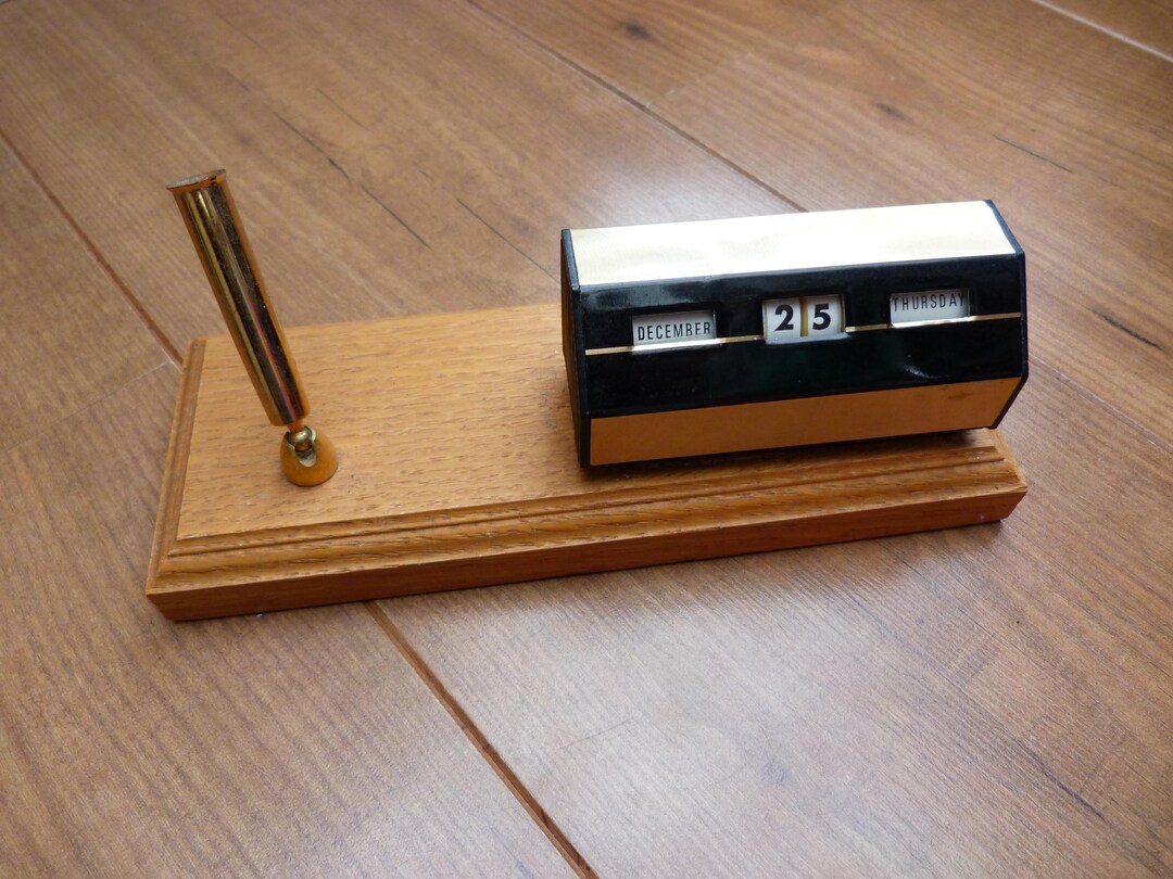 Vintage Perpetual Desk Calendar With Pen Holder Gold/black Coloured ...
