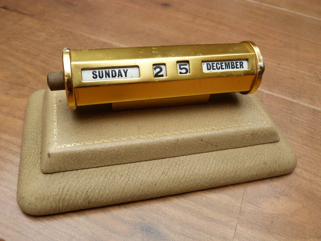 Vintage Perpetual Calendar on Beige Leather Base 1950s 60s Vintage Gold ...