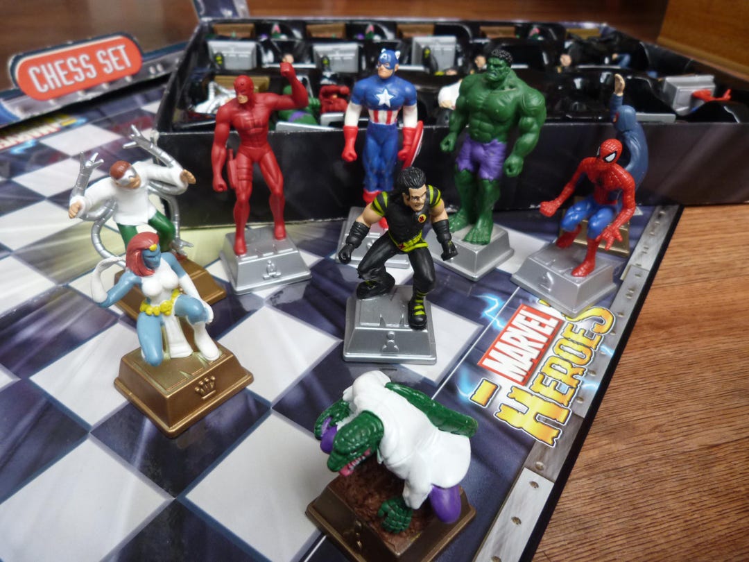 Vintage Marvel Heroes Chess Set With Folding Board Complete With 32 ...