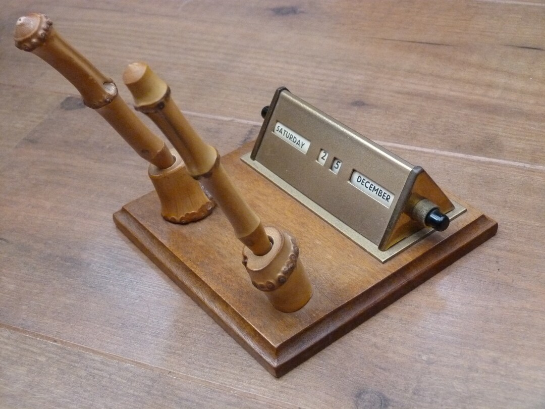 Vintage Perpetual Calendar Triangular Metal Calendar With Bamboo Pen ...