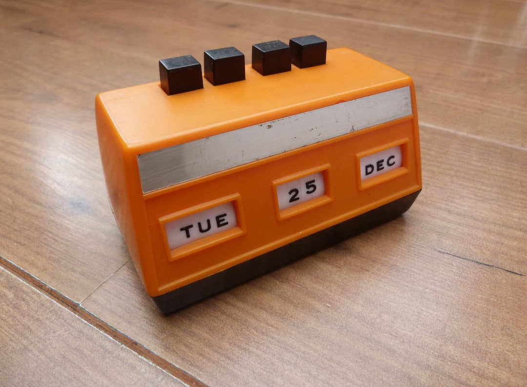 Vintage Retro Perpetual Calendar Desk Calendar Funky Orange Plastic ...