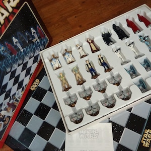 Vintage Star Wars Chess Set With Folding Board Complete With 32 Pieces ...