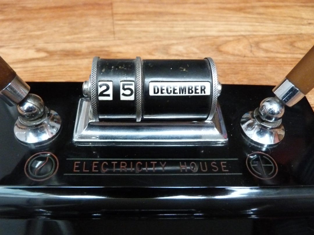 Vintage Electricity House Barrel Perpetual Calendar With Pen Holders on ...