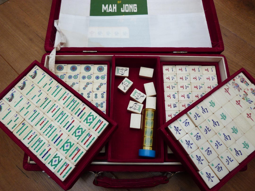 Vintage Mahjong Set in Carry Case Complete With 152 Bone and Bamboo ...