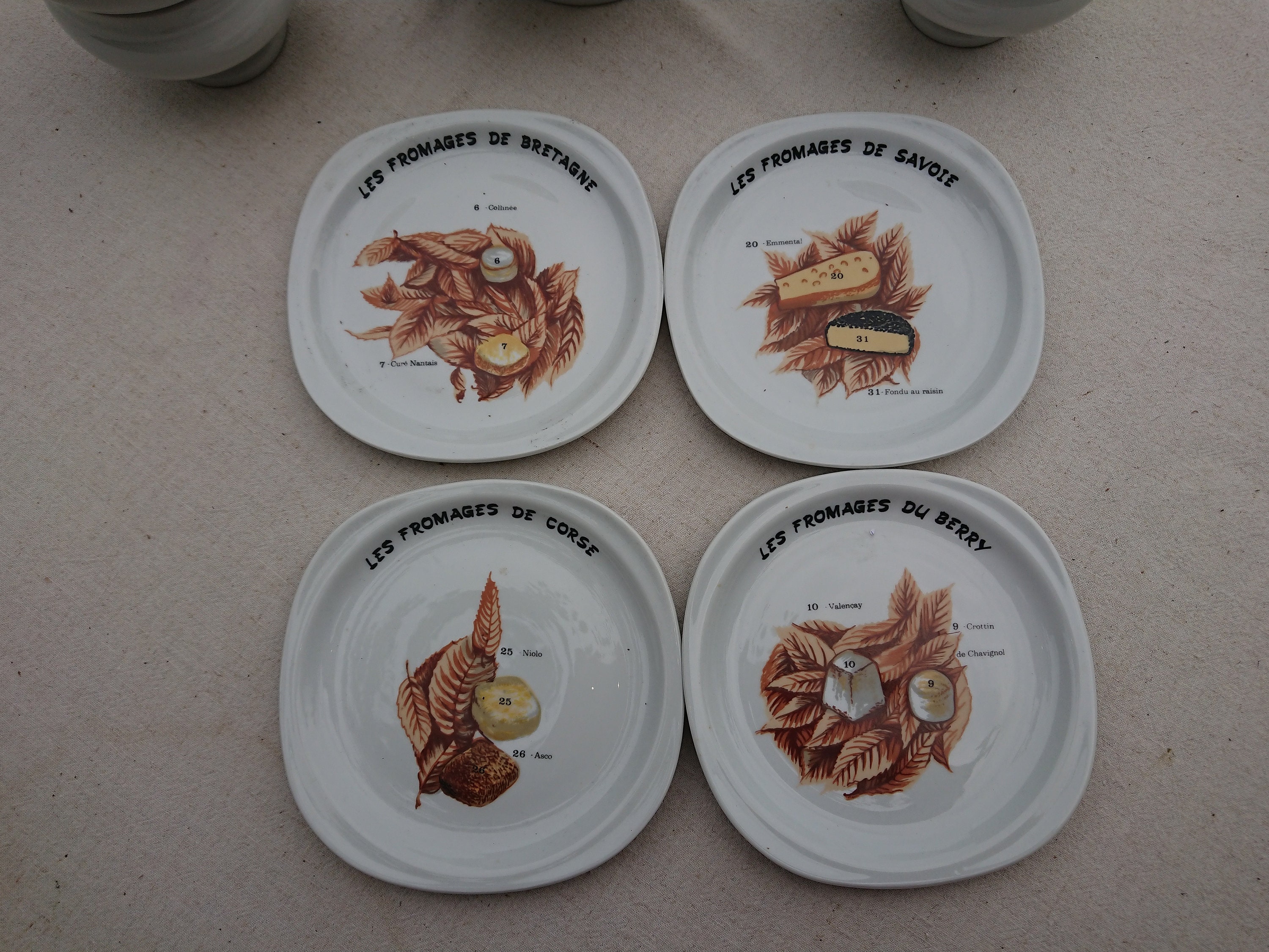 Small Lion Head Arrangement for 4 People in White. Categories - Etsy