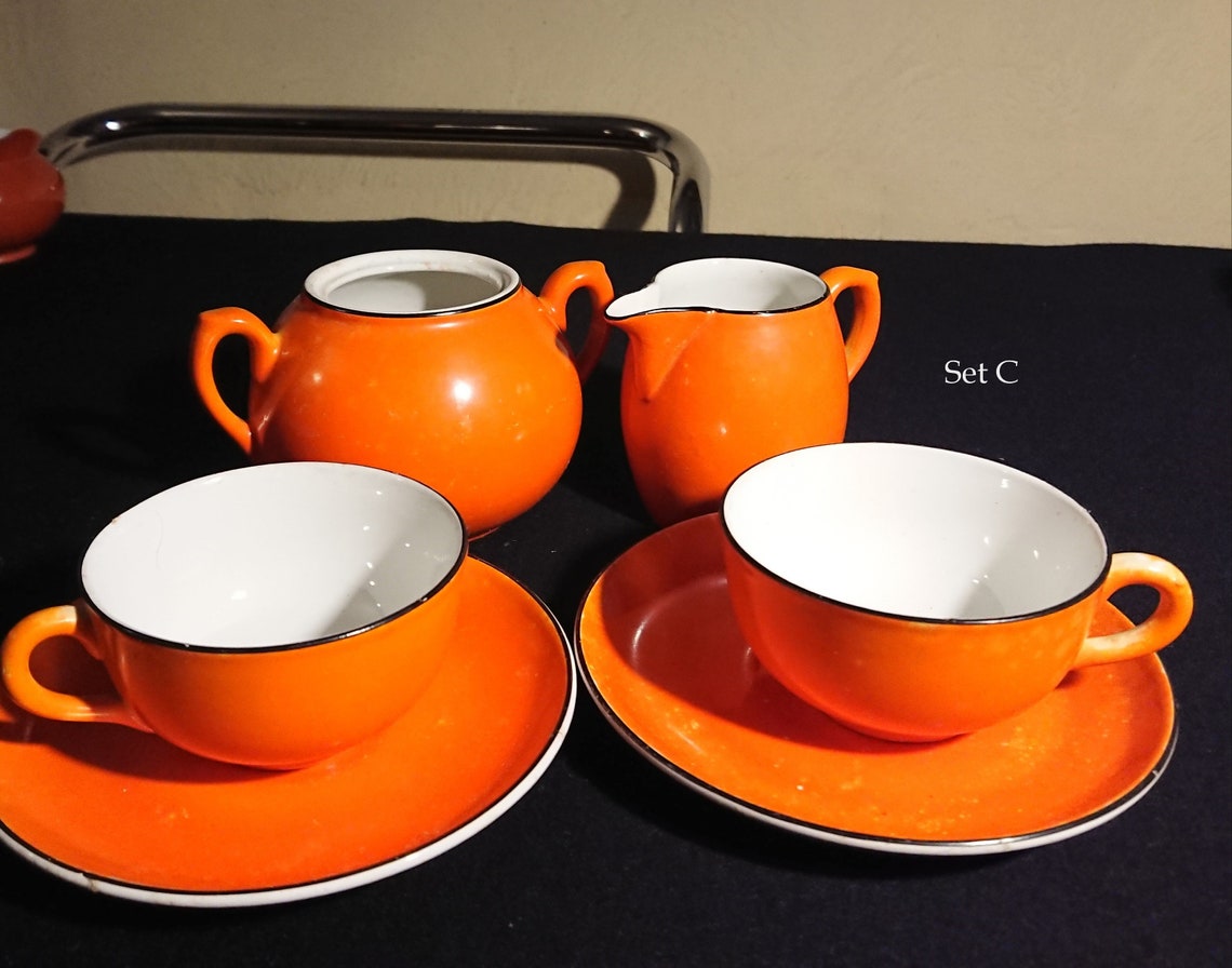 Oranje ! Peter Regout Sphinx, Holland. Ancient Cups in the Royal Color ...