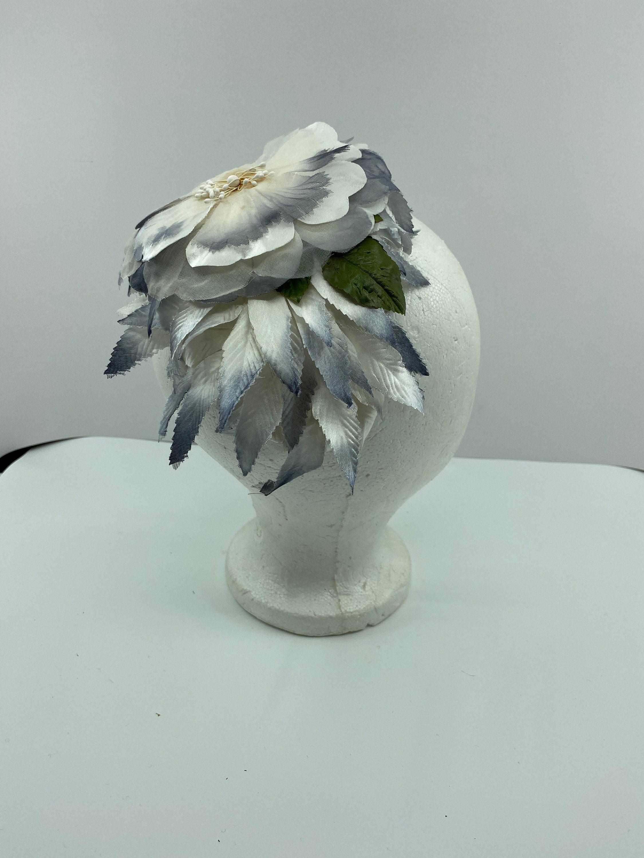 1950's Vintage Ladies Hat White With Grey Flower and Leaves, Calot ...