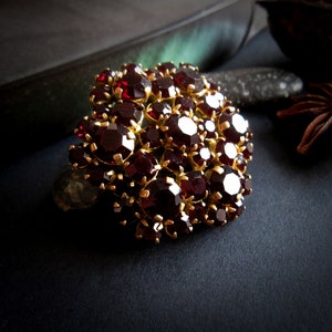 Vintage Round Brooch. Gold Tone Metal and Ruby Red Color Rhinestones ...