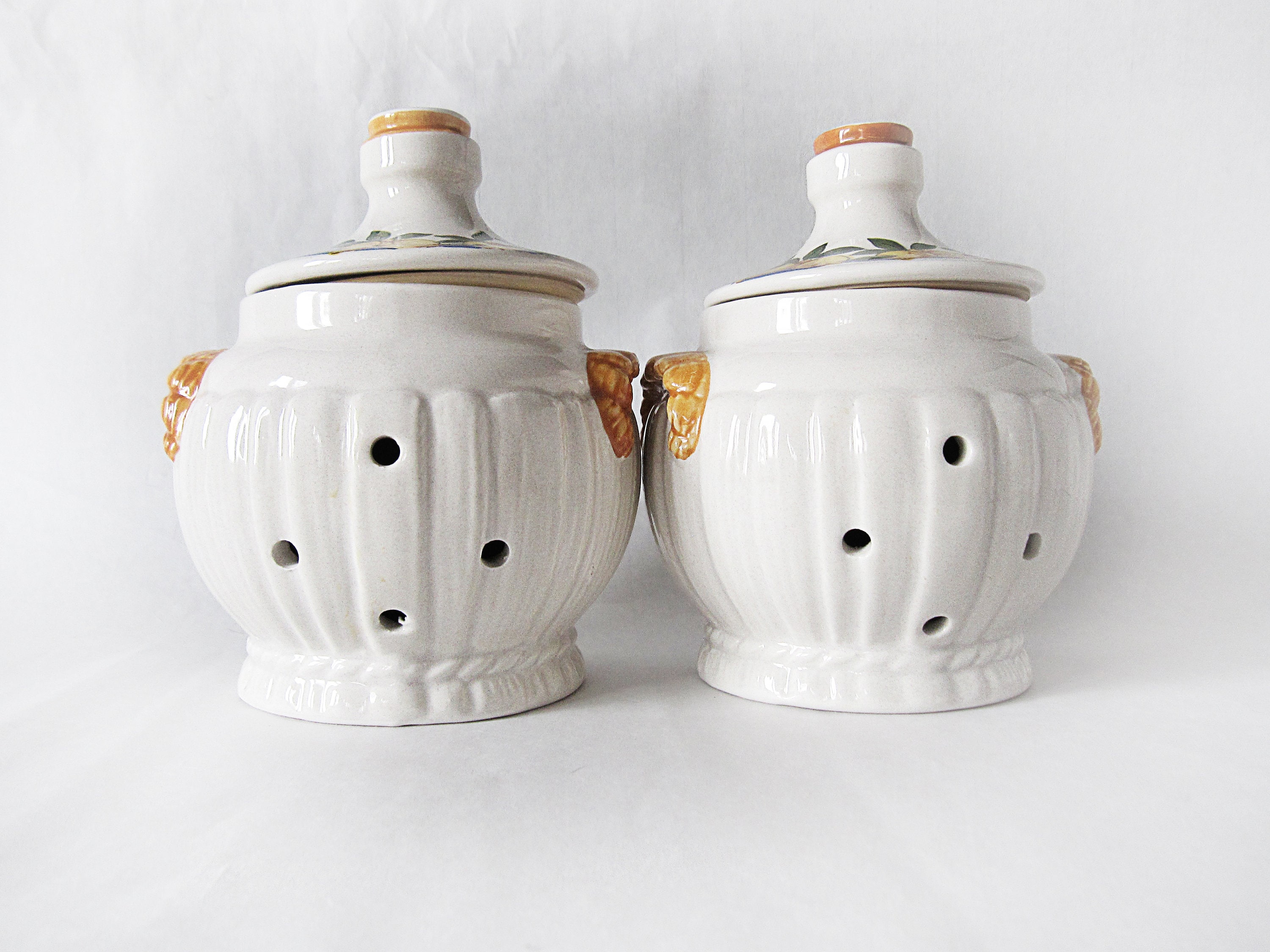 Set of Vintage Kitchen Jars for Chili Peppers and Garlic. Italian ...