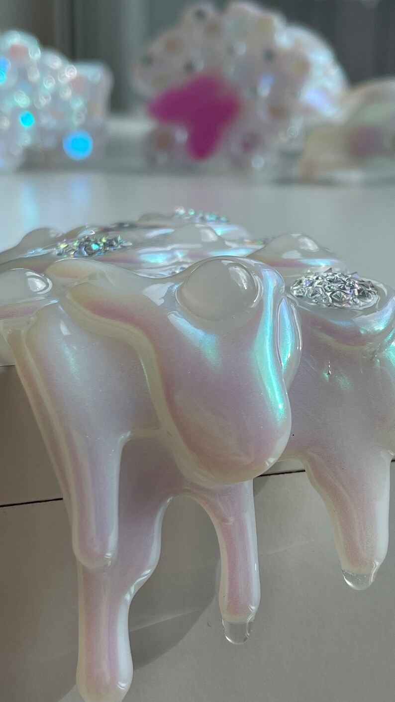 Dripping Shelf and Desk Decoration Crazy & Futuristic Design Iridiscent ...