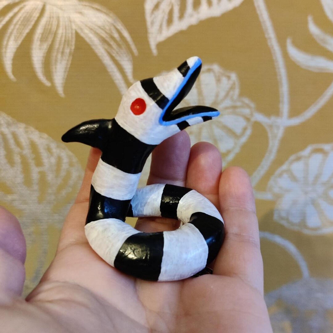handmade-polymer-clay-beetlejuice-tim-burton-inspired-sandworm-fantasy