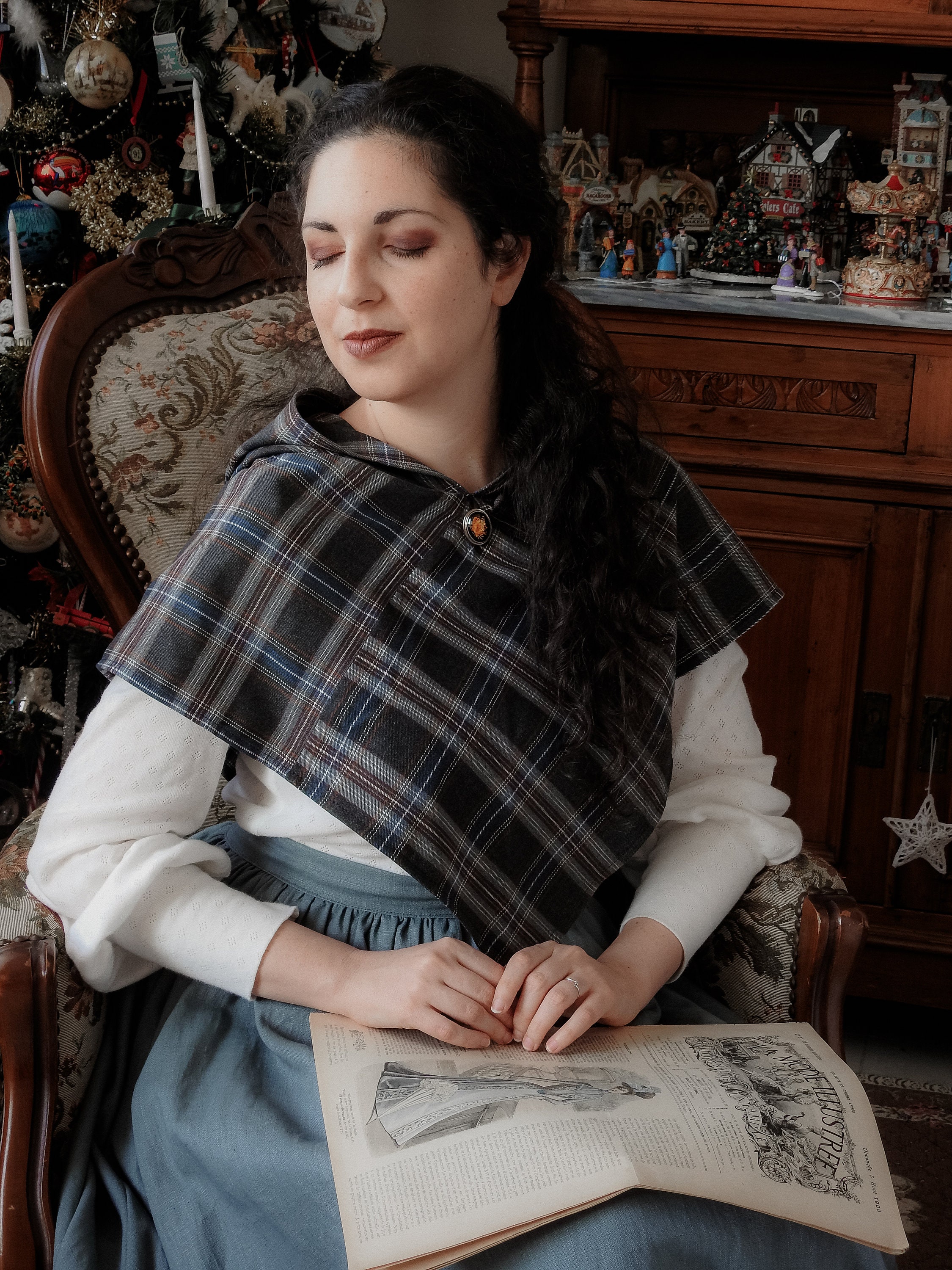 Victorian Capelet Plaid Shoulder Wrap Historical Christmas Look ...
