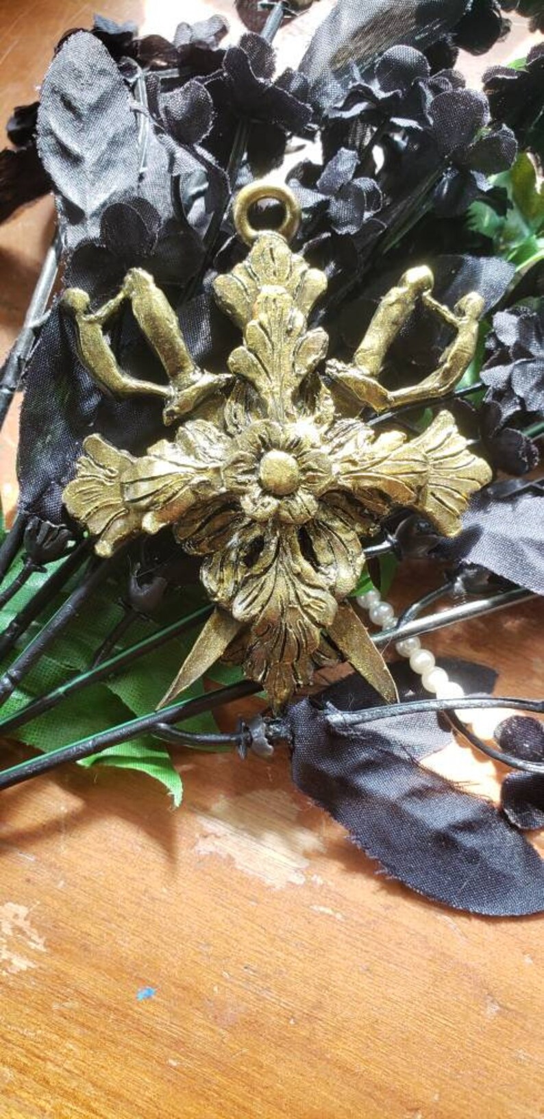 Lady Dimitrescu House Crest Resident Evil: Village Pre-order - Etsy