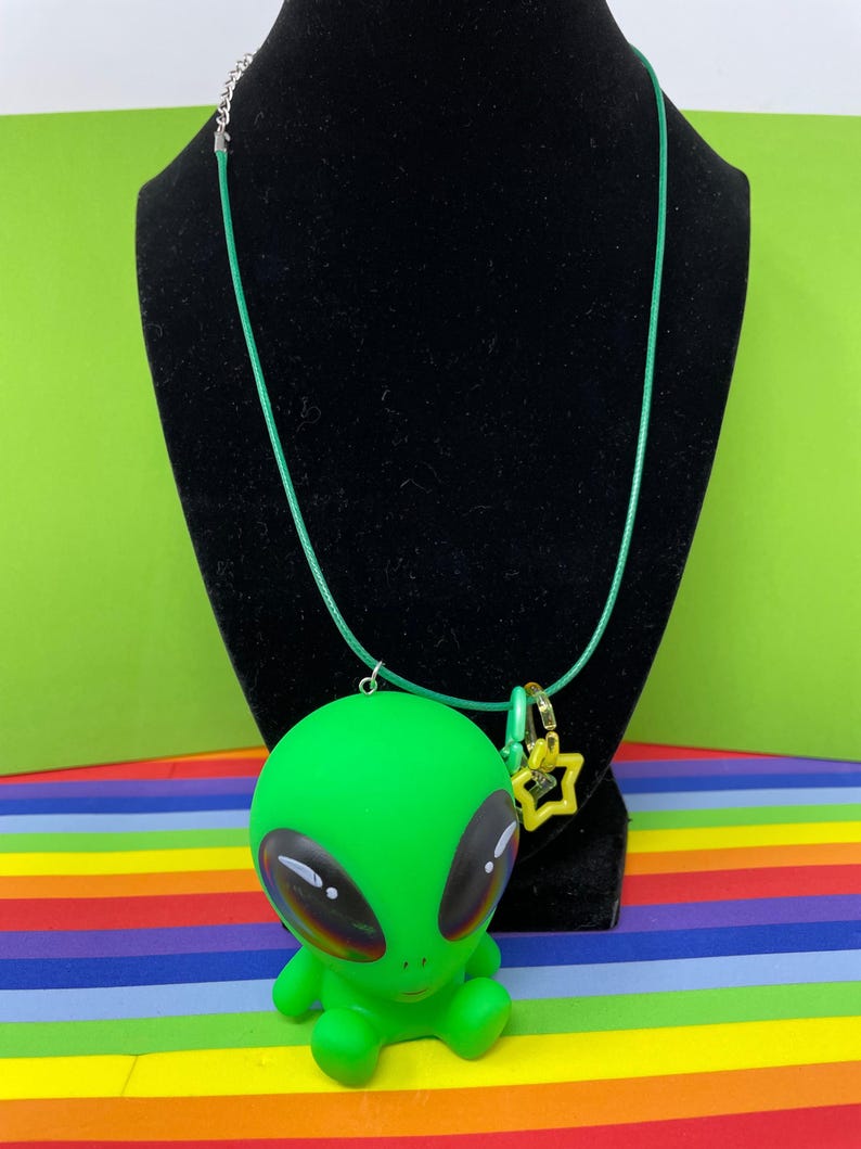 Alien Friend Necklace - Etsy