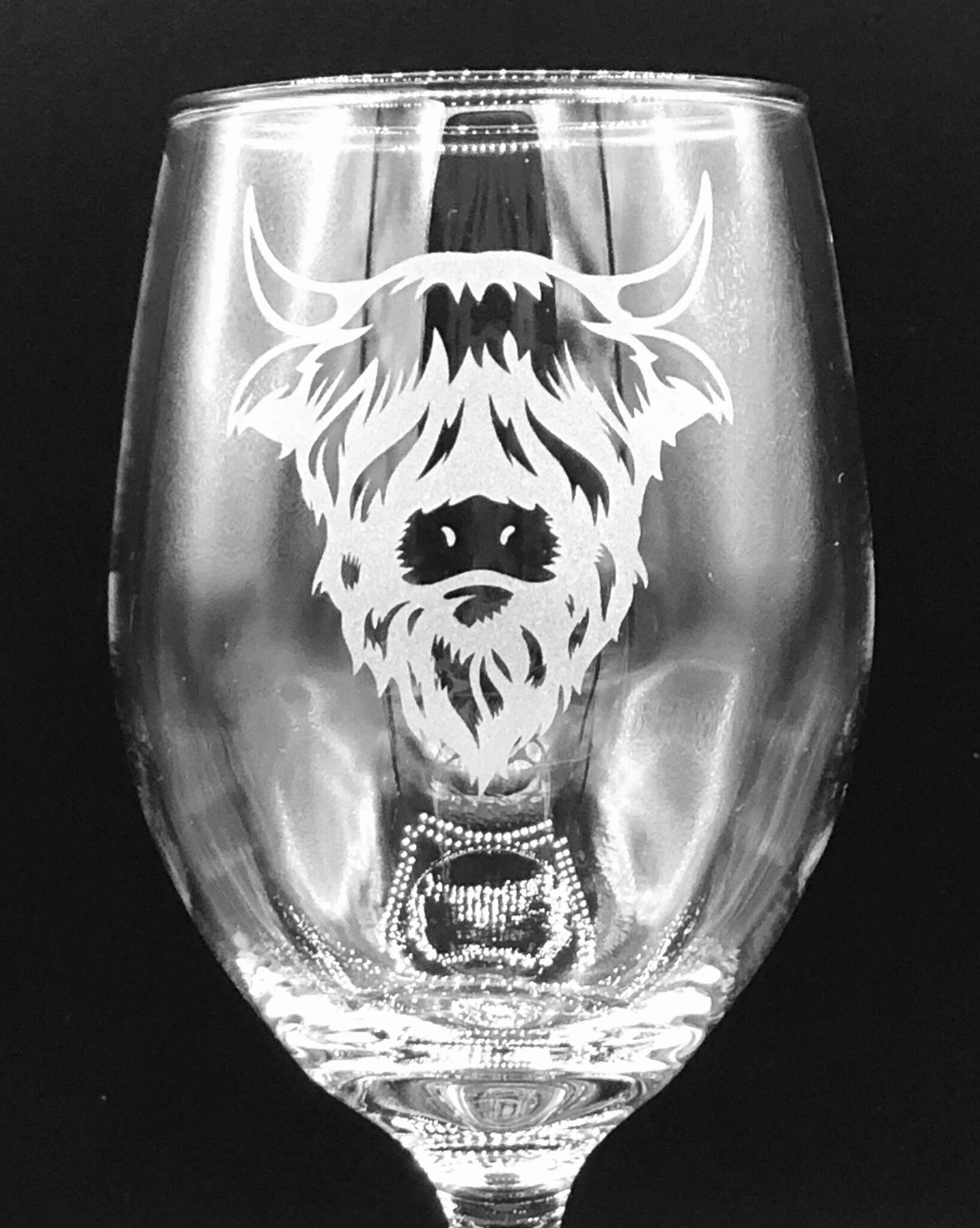 Highland Cow Etched Wine Glass, 14oz Wine Glass, Custom Etched, Hand ...