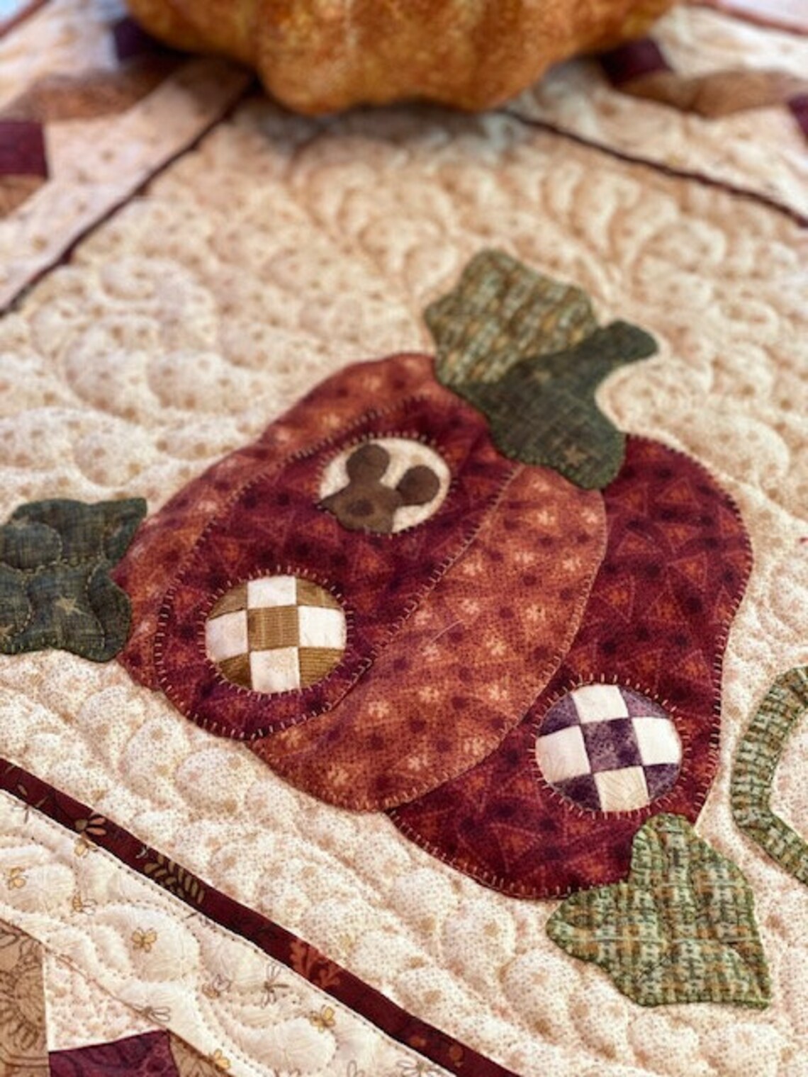 Peek-a-boo Pumpkins Table Topper | Etsy