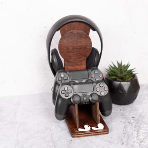Personalized Football Team Gamer Controller & Headphone Stand Gift ...