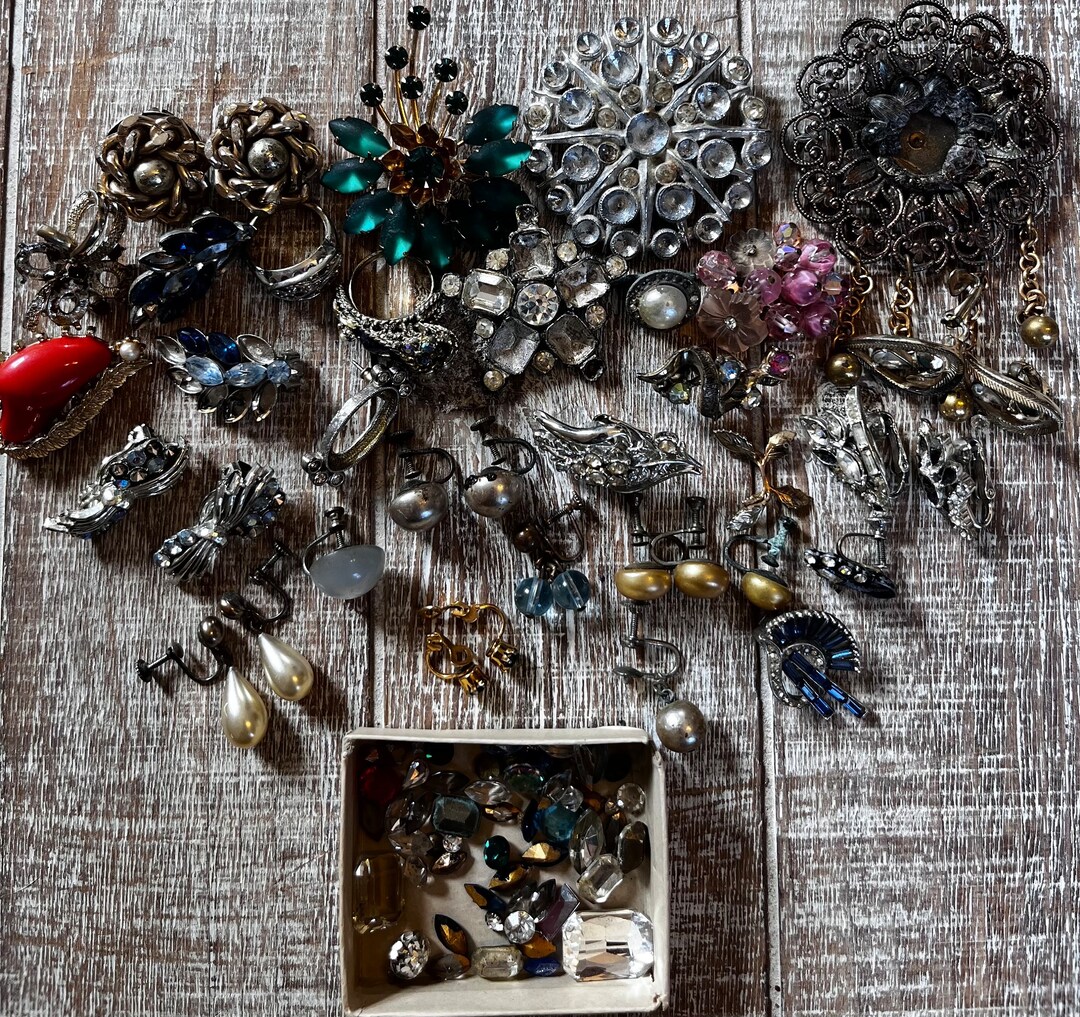 Vintage Junk Jewelry Lot Very Vintage Earrings Rings Brooches Pins ...
