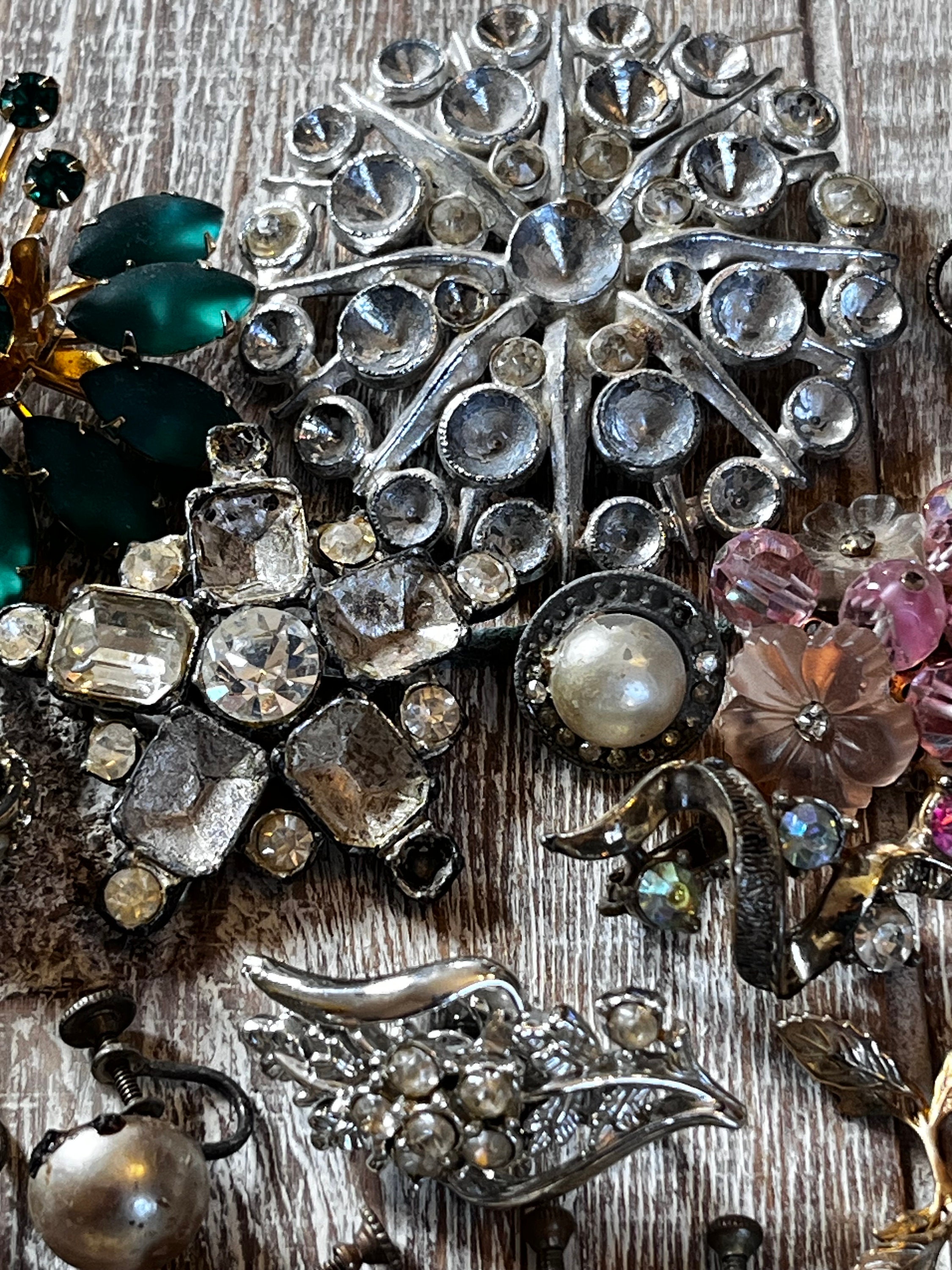 Vintage Junk Jewelry Lot Very Vintage Earrings Rings Brooches Pins ...