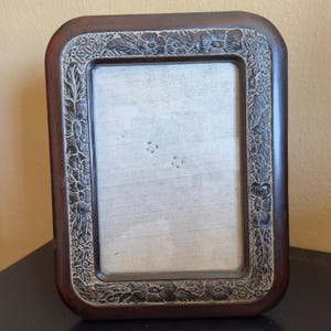 Retro Etched Resin Photo Frame 70’s Vibe Wood Like Floral Picture Frame ...