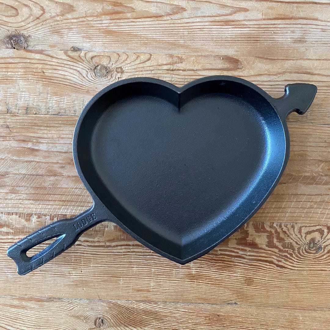 Lodge Cast Iron Heart and Arrow Pan Great Décor Made in U.S.A ...