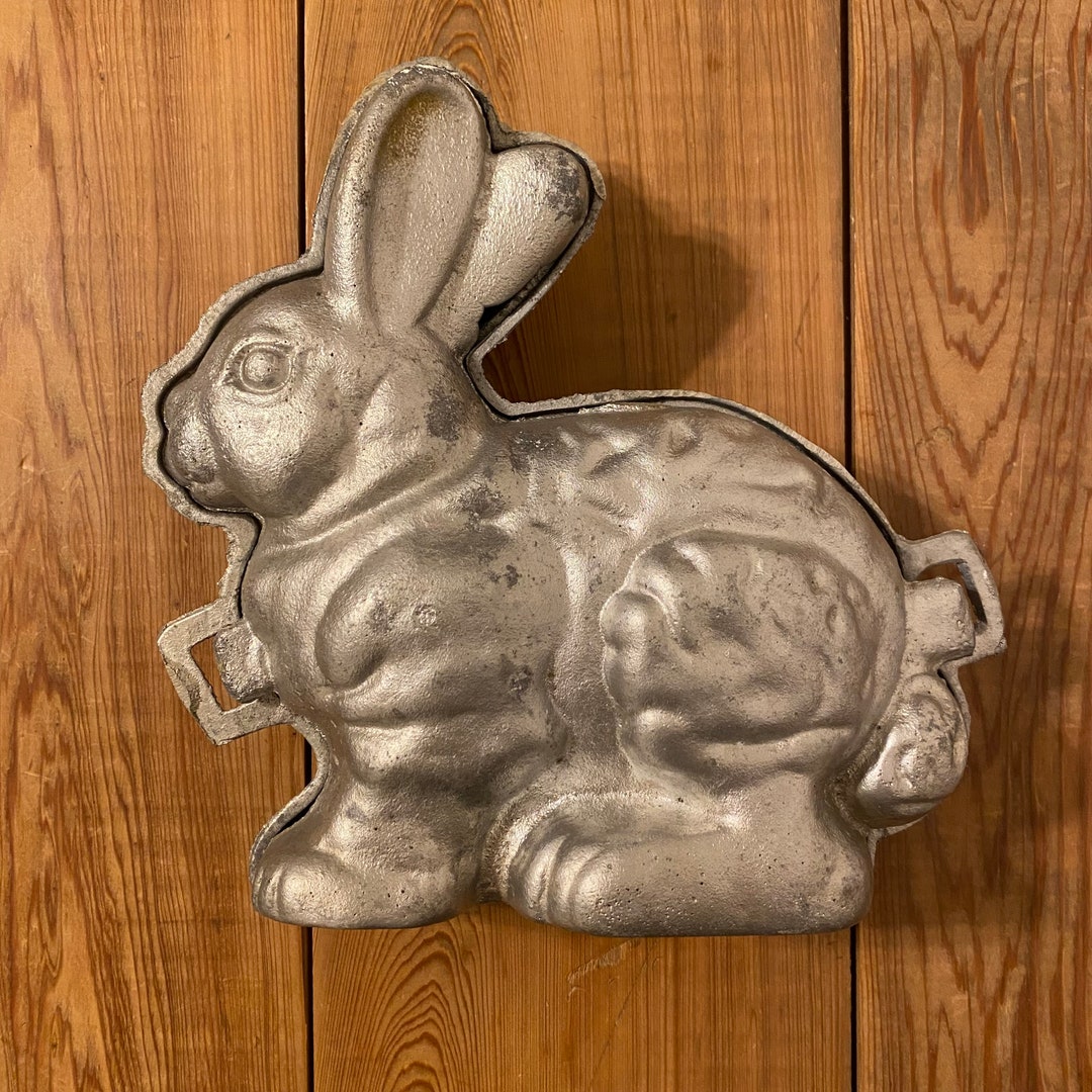 Rabbit Cake Mold Vintage 3D 2 Piece Heavy Cast Aluminum 10 X 10 Good ...