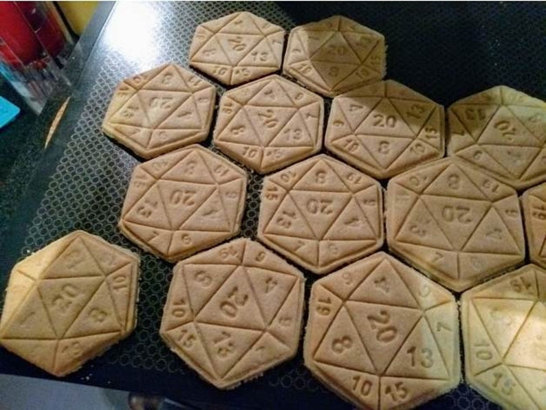 D20 Cookie Cutter: 2-piece Dice for Dungeons and Dragons - Etsy