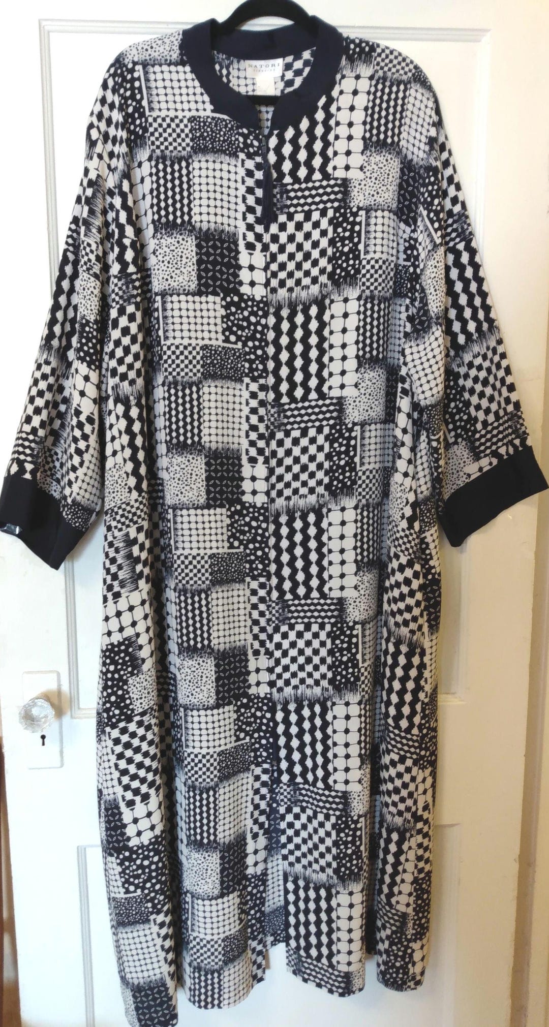 Vintage Natori Classics Women's Navy & Beige Print Zip up Kaftan ...