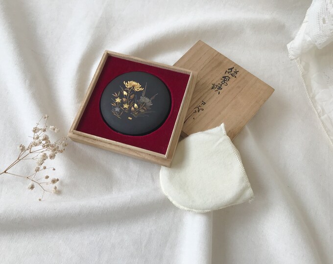 Vintage NAKON Japan Black Gold Metal Compact With Floral Design ...