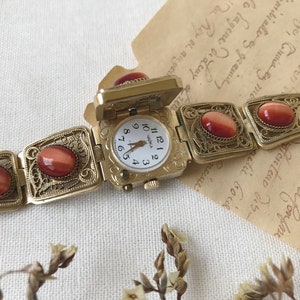 CHAIKA ЧАЙКА Gold Tone Metal With Cat Eye Stones Women Watch, 17 Jewels ...