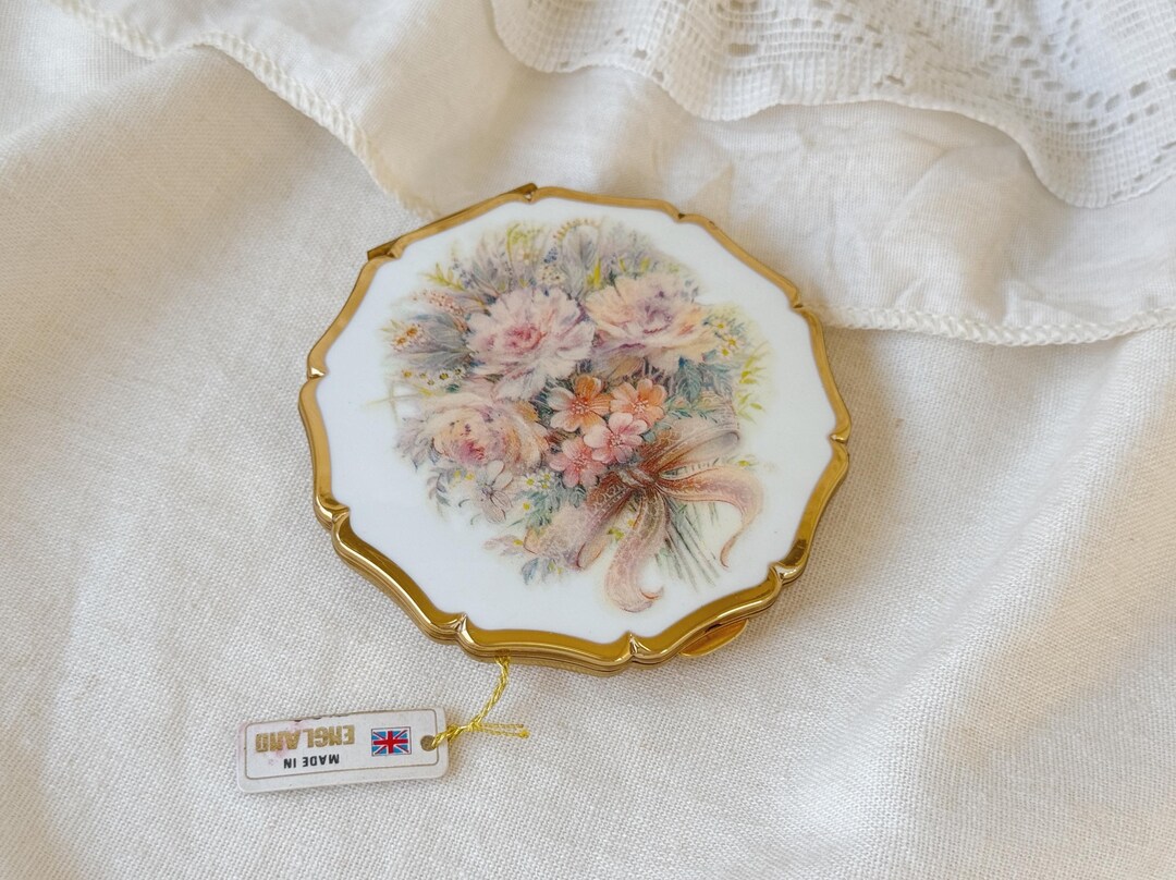 Vintage Stratton Gold Tone Metal Compact With Floral Design, Made in ...