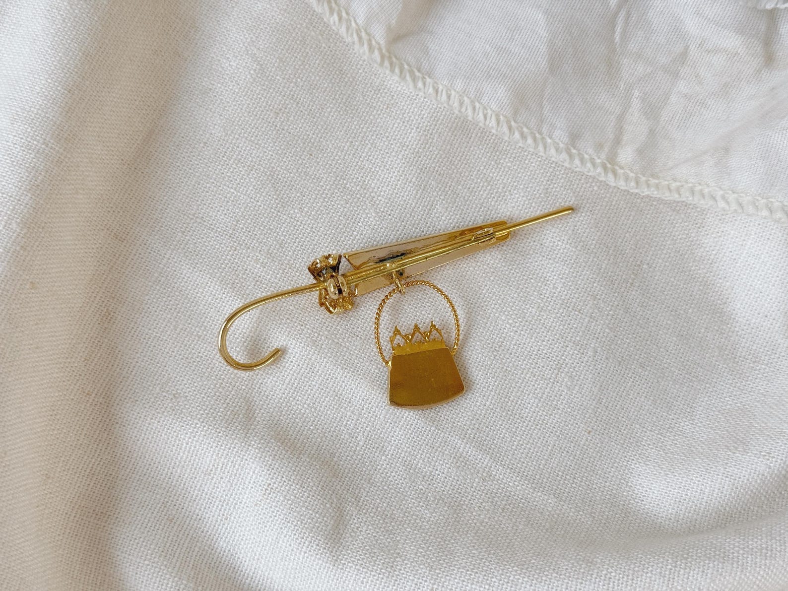 Vintage Pettit Point Parasol & Purse Brooch, Embroidered Brooch ...