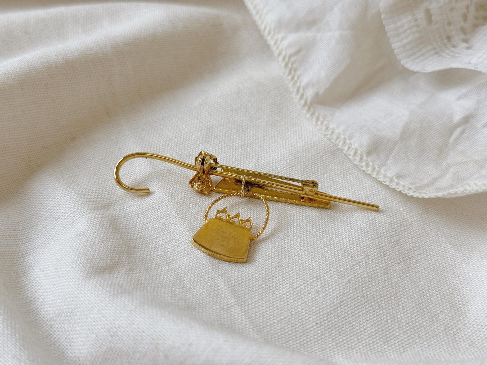 Vintage Pettit Point Parasol & Purse Brooch, Embroidered Brooch ...