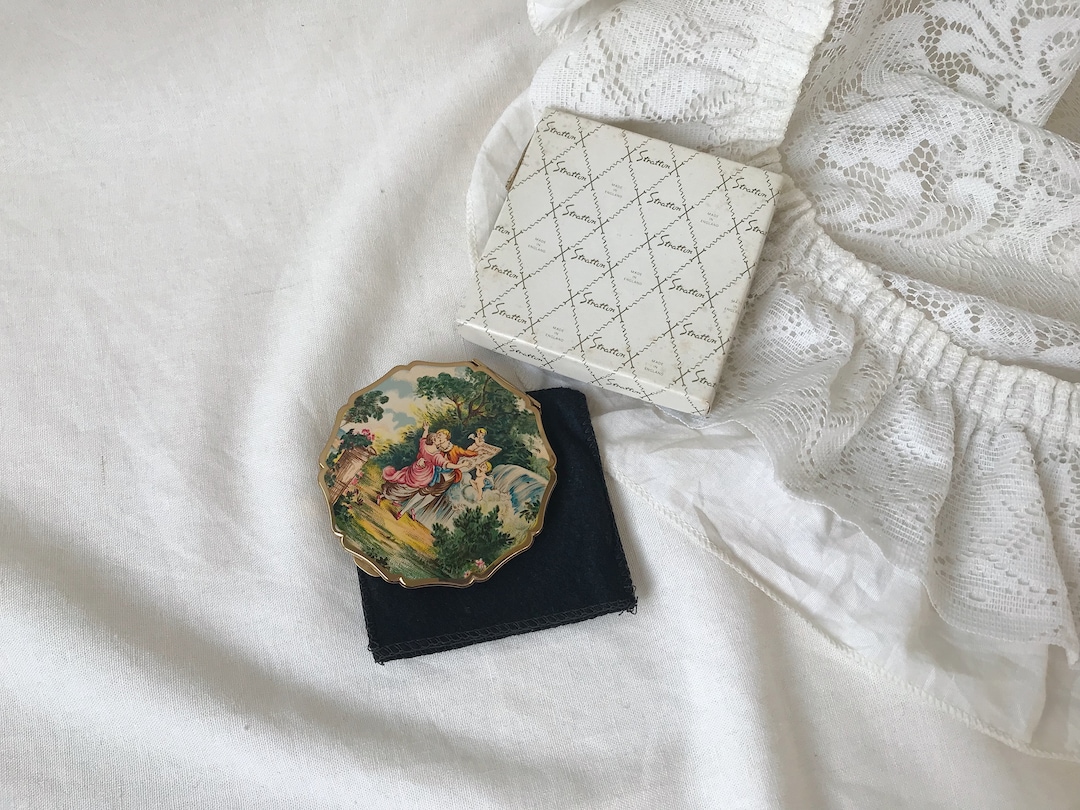 Vintage Stratton Gold Tone Metal Compact With Victorian Courting Couple ...