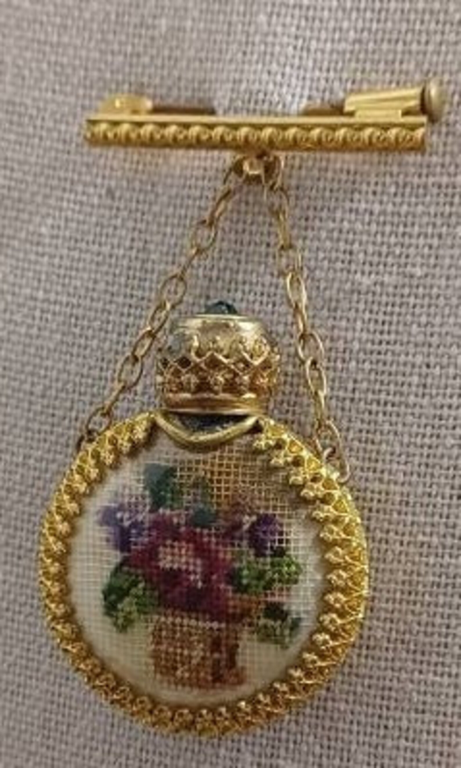 1940s Peti Point Floral Design Round Purfume Bottle With Goldtone ...