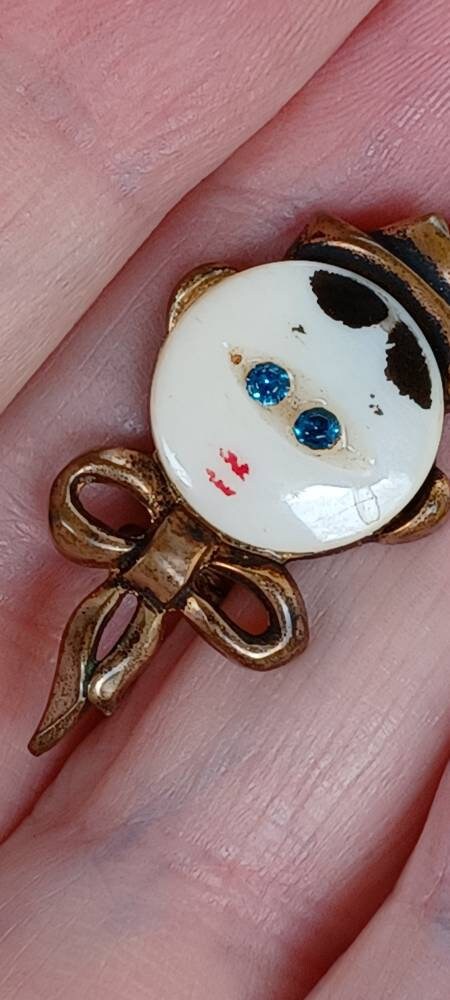 Vintage White Button Face Pin of A Boy Marked 1949 Uncas Mtg. Co. #43 ...