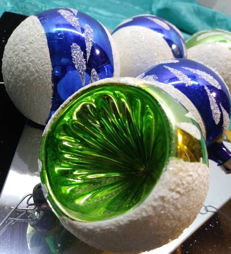 4 Vintage Mercury Glass & Mica Christmas Tree Ornanents in Green and ...