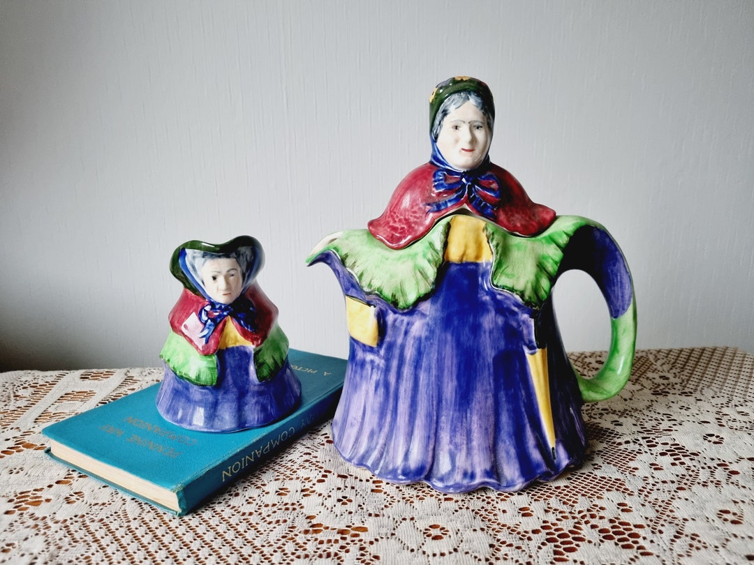 Vintage Large Old Lady Teapot and Jug - Etsy