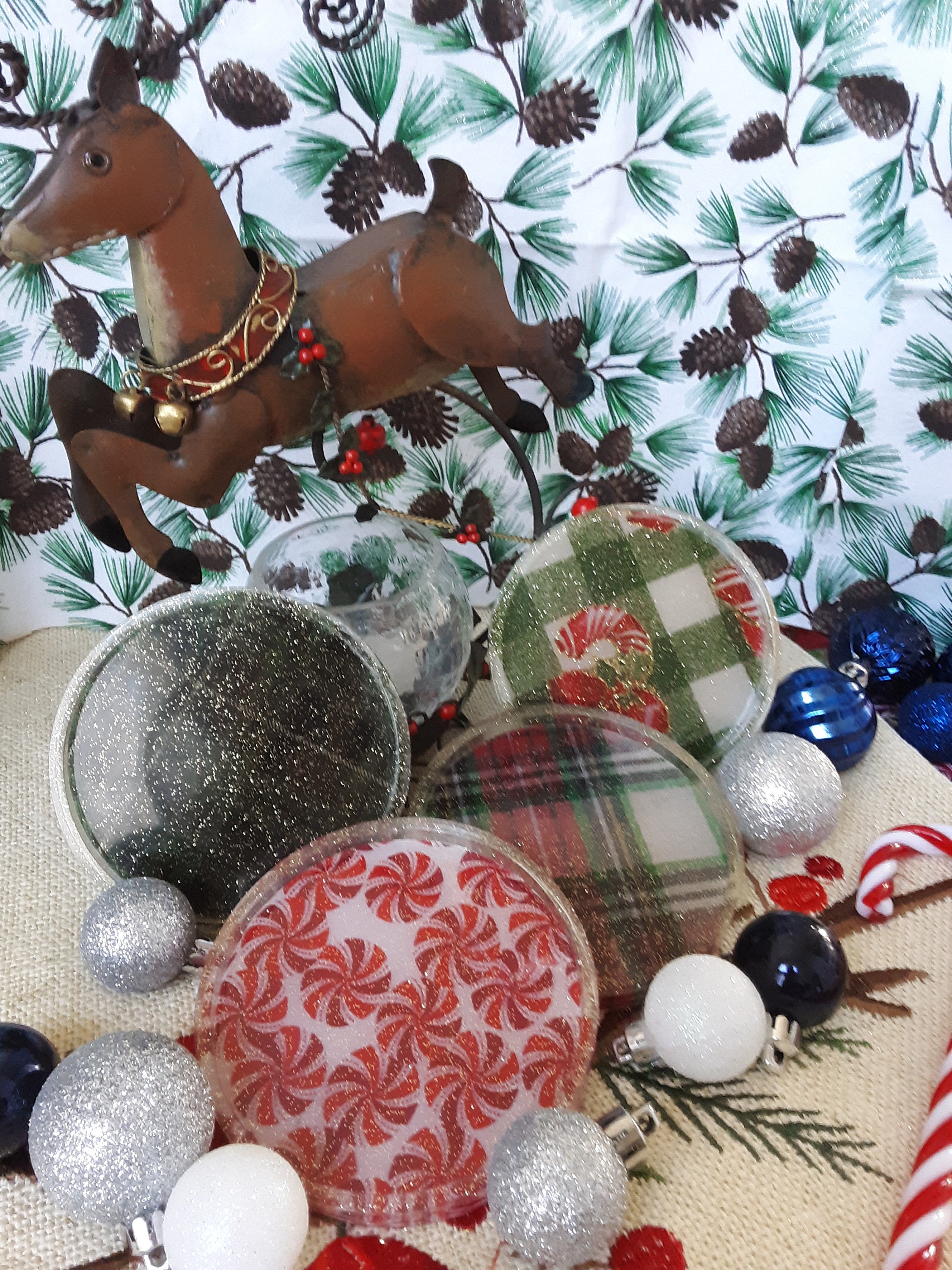 Holiday Coasters. Set of 4 Coasters. Christmas Coasters. Resin | Etsy