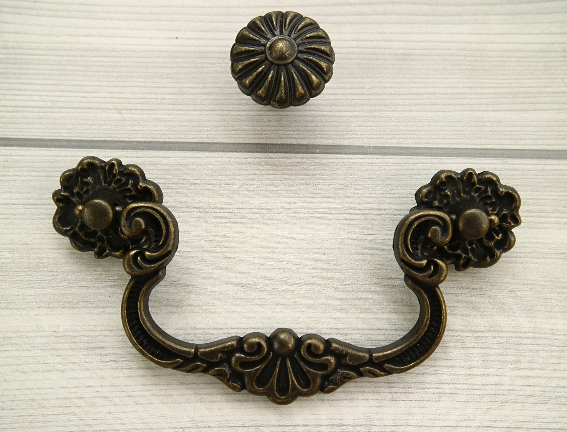 3.75 Antique bronze drop bail handle vintage style | Etsy