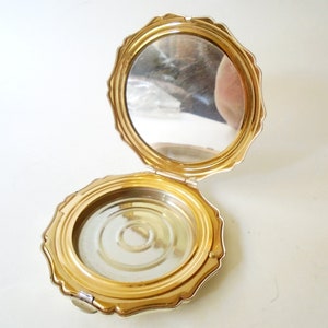 STRATTON Enamel Scallop Edge Compact, Stratton 80s Pink Purple Floral ...