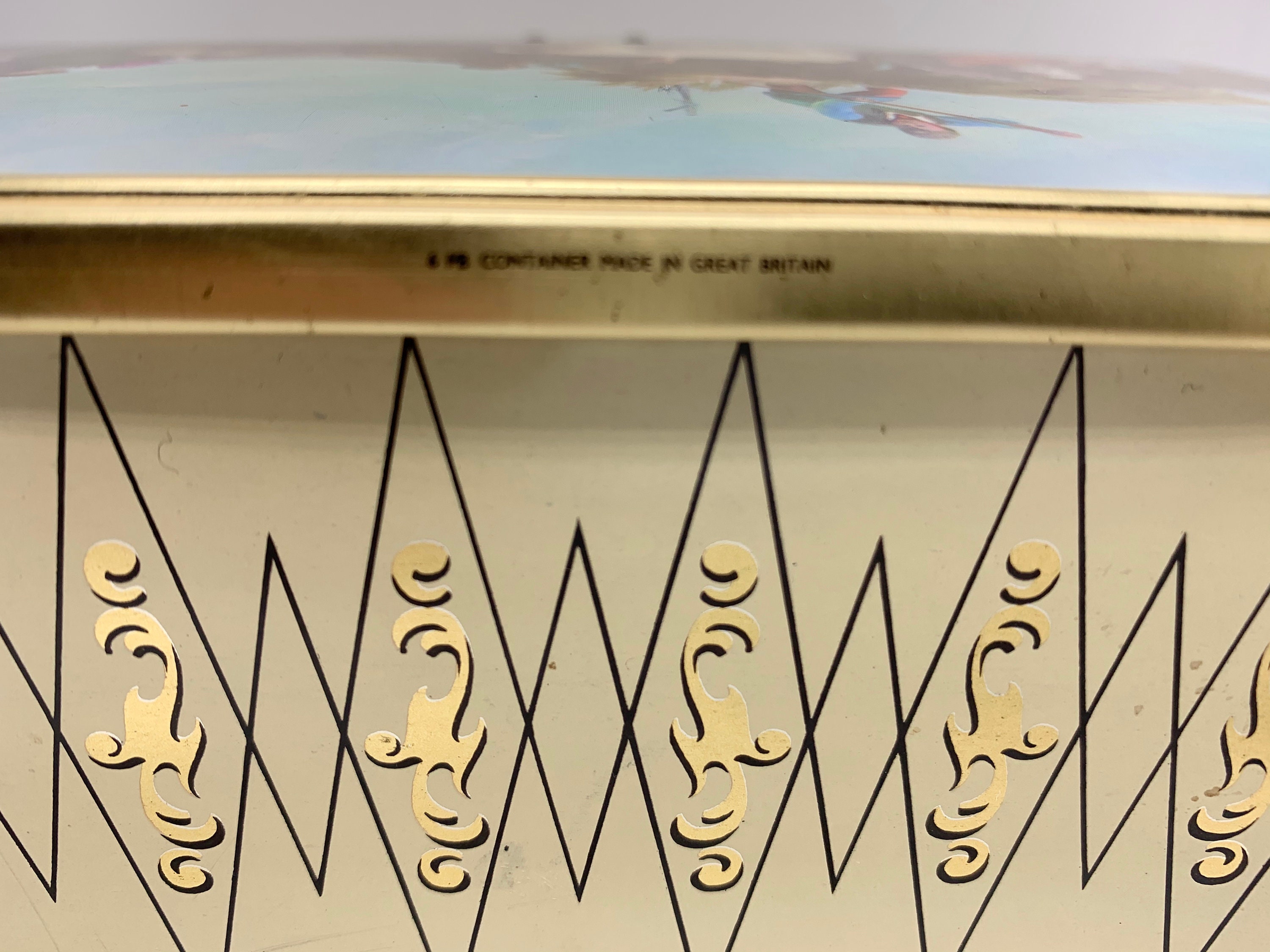 Antique Locking Biscuit / Cookie Tin NO Key - Etsy.de