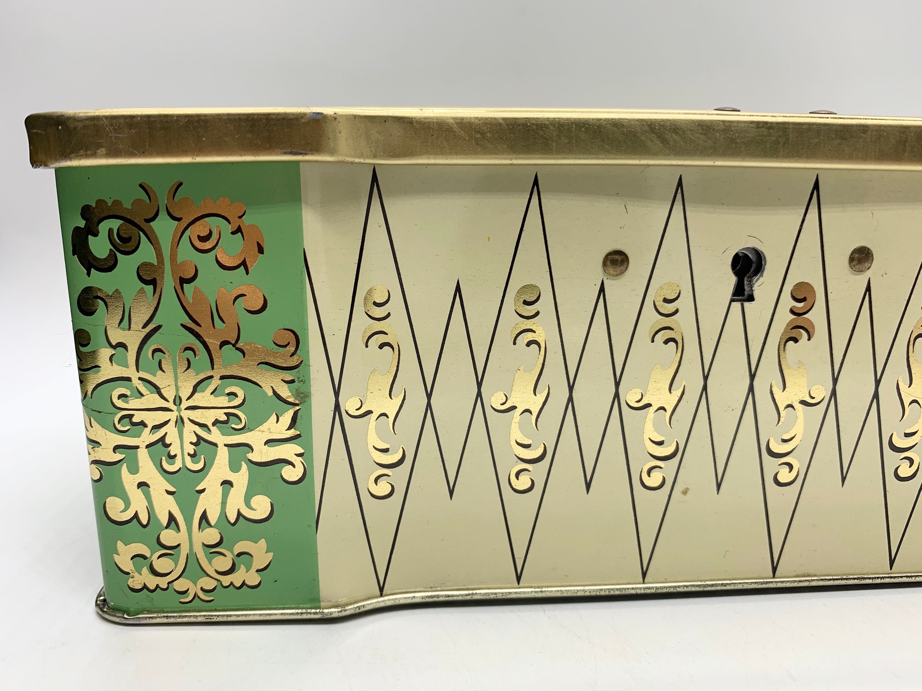 Antique Locking Biscuit / Cookie Tin NO Key - Etsy.de