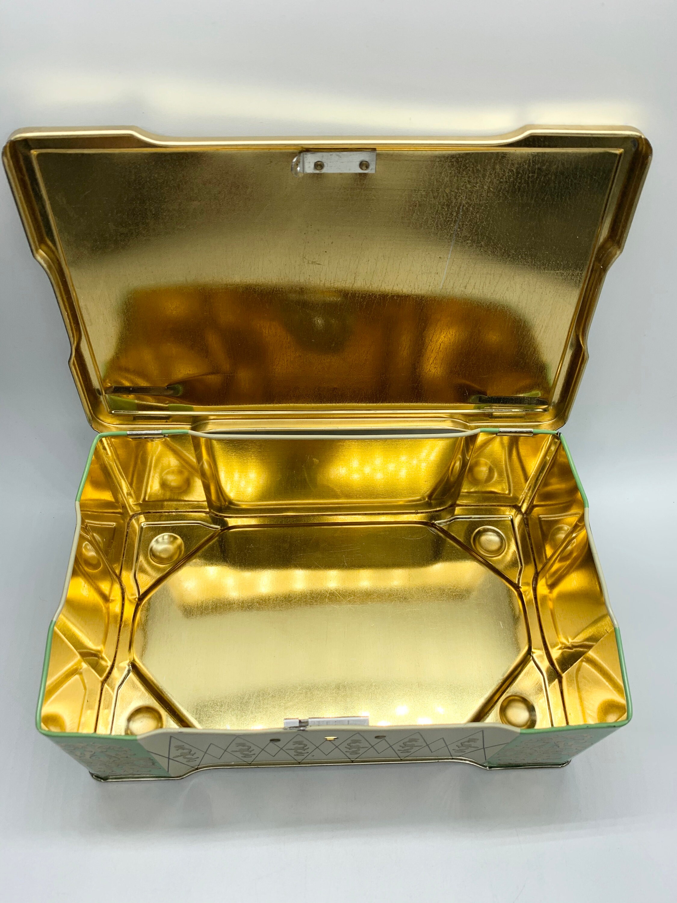 Antique Locking Biscuit / Cookie Tin NO Key - Etsy.de