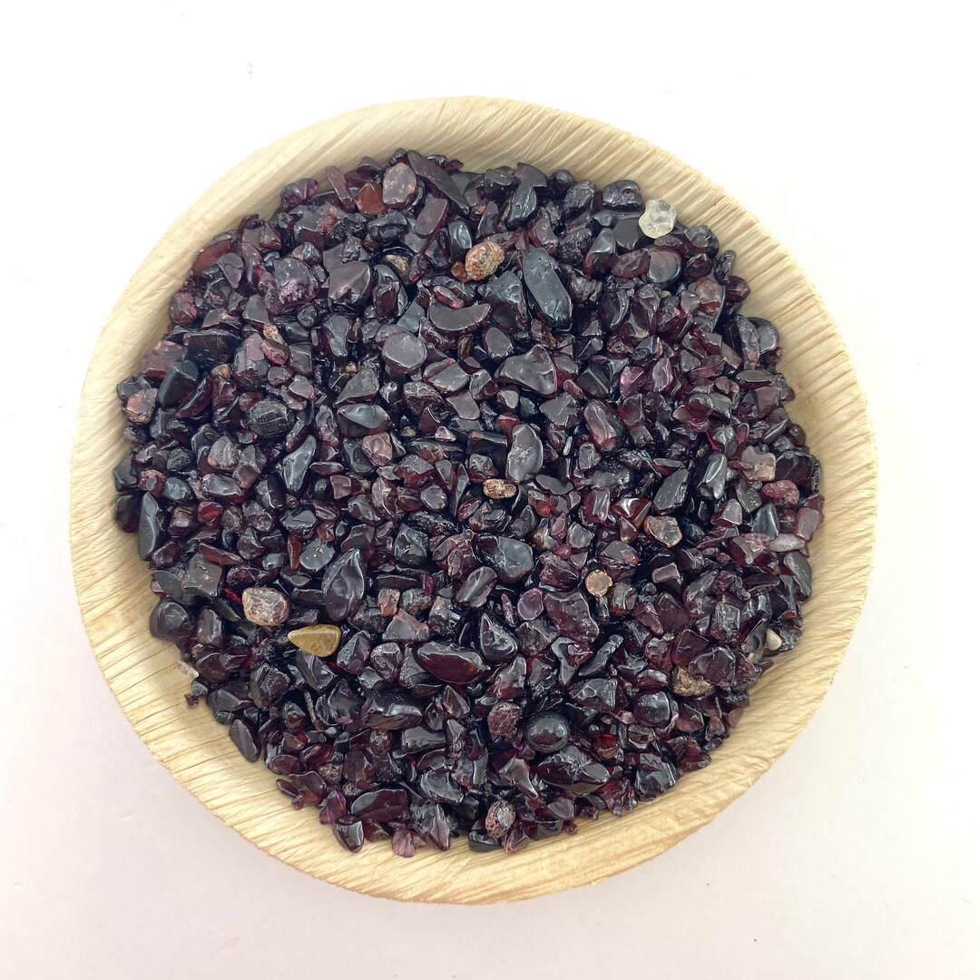 Garnet Chips, 25 Grams of Garnet, Small Garnet, Tumbled Garnet - Etsy